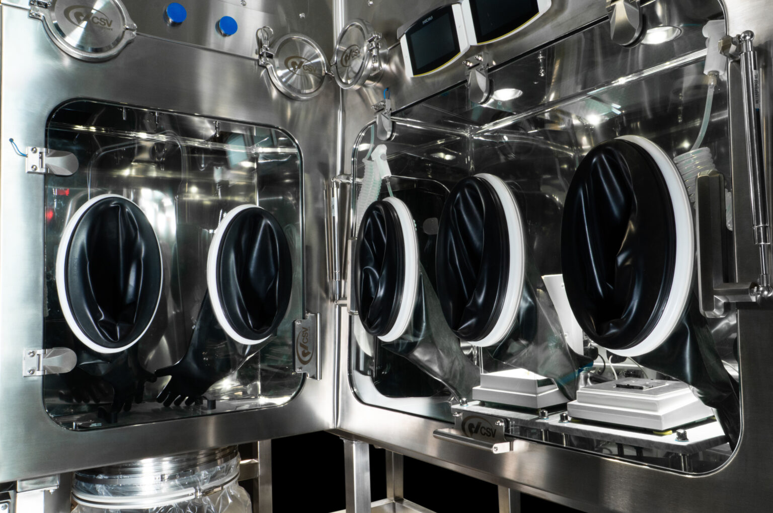 Custom Containment Isolator: an L-Shaped Dispensing Solution.