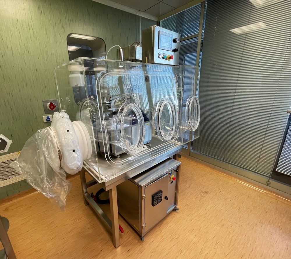 Bench isolator - bright, transparent and rigid – that’s the solution.