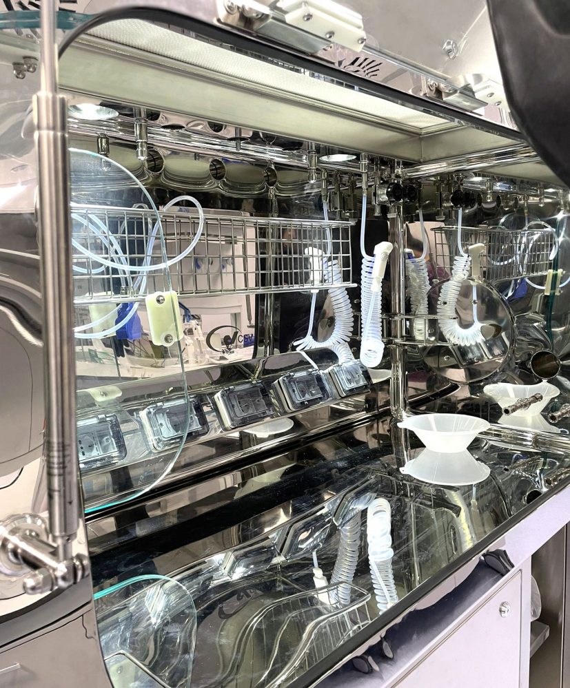 Multipurpose rigid isolator for numerous functioning Configurations