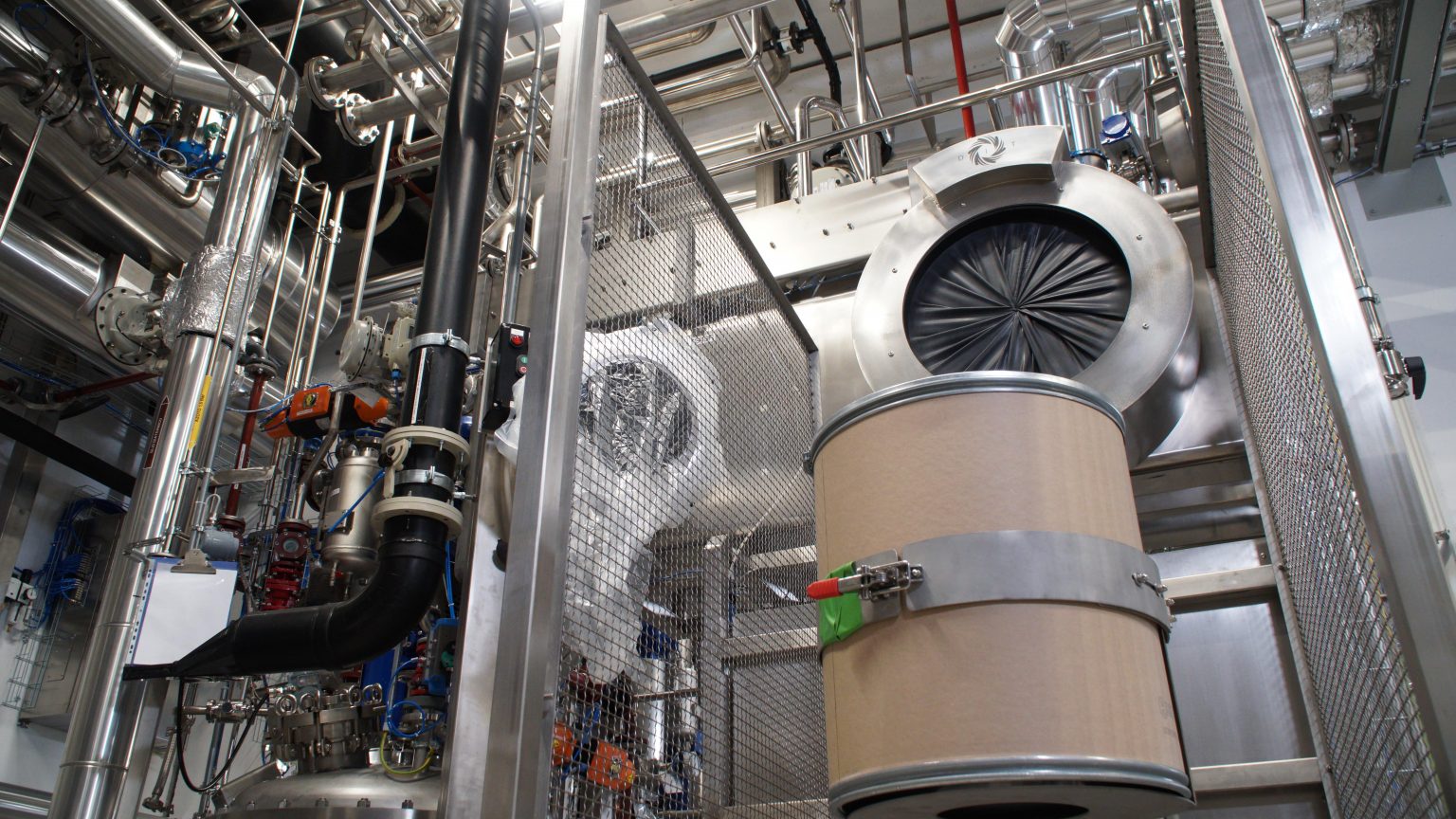 DIT® reactor charging with double chamber system