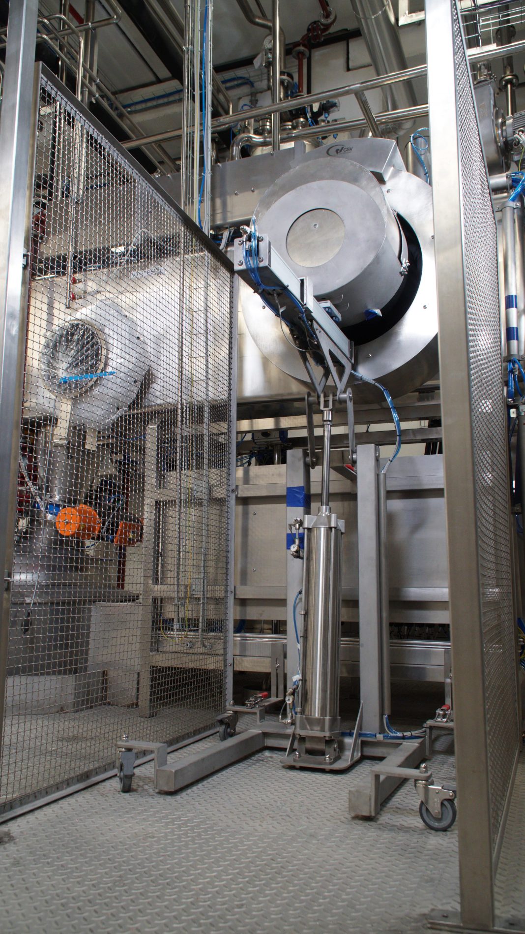 DIT® reactor charging with double chamber system