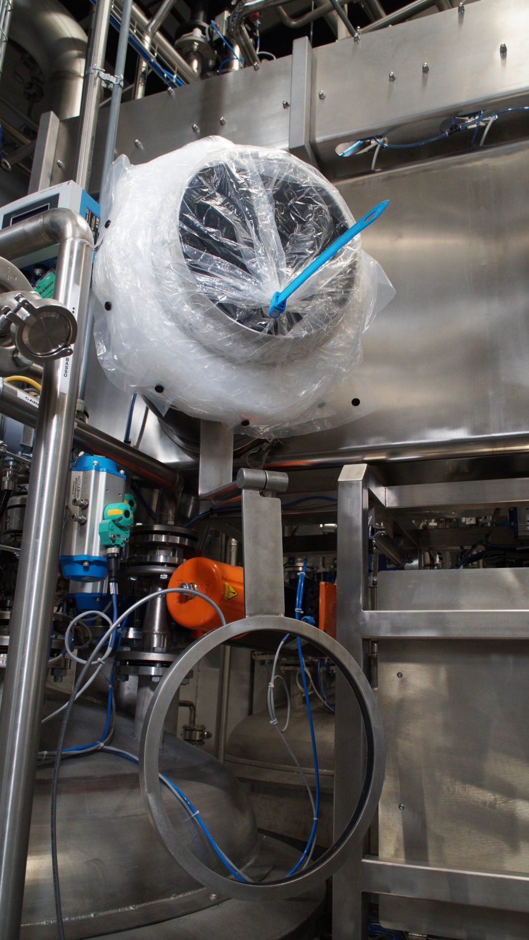 DIT® reactor charging with double chamber system