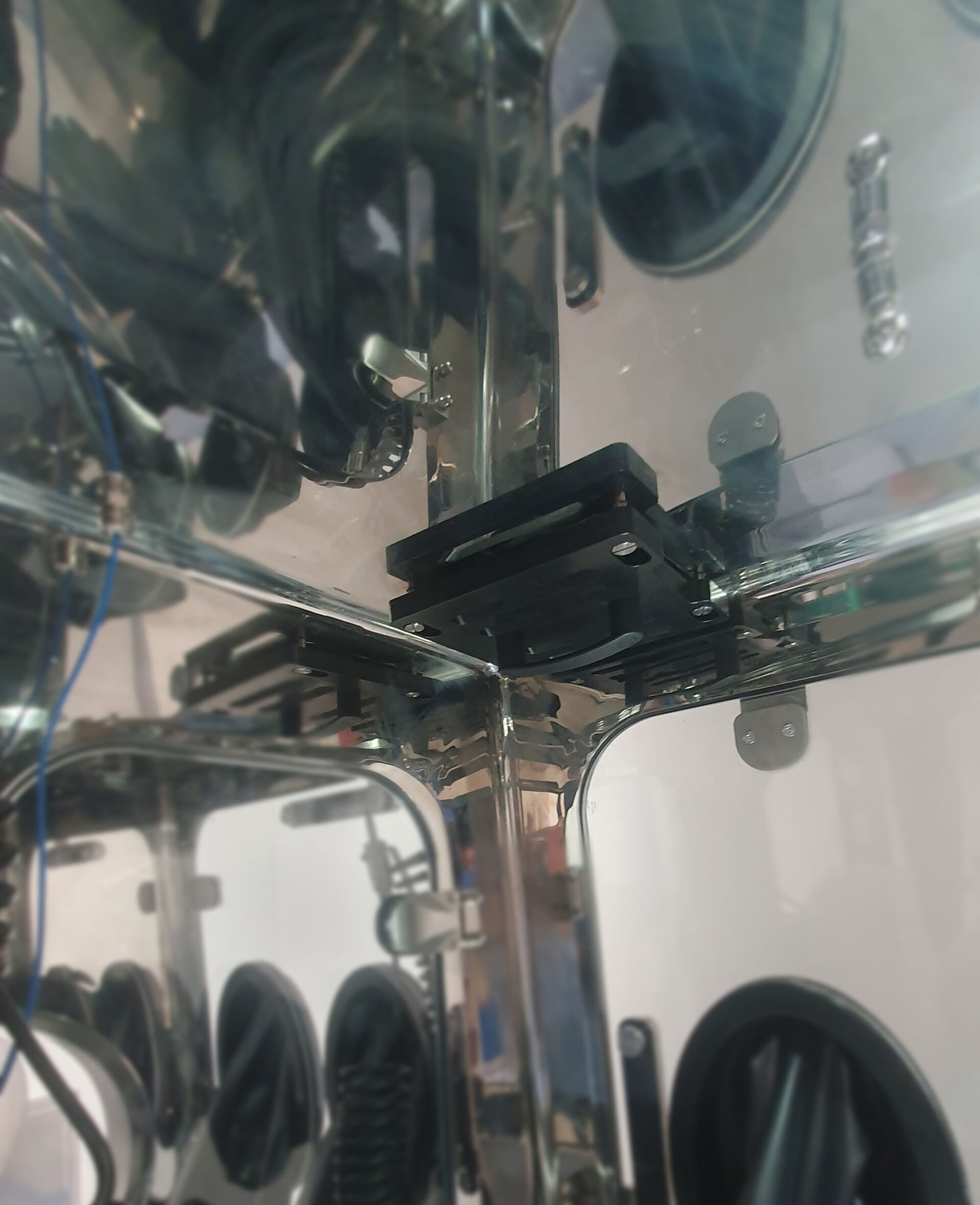 Double-sided glove box. - csv containment news