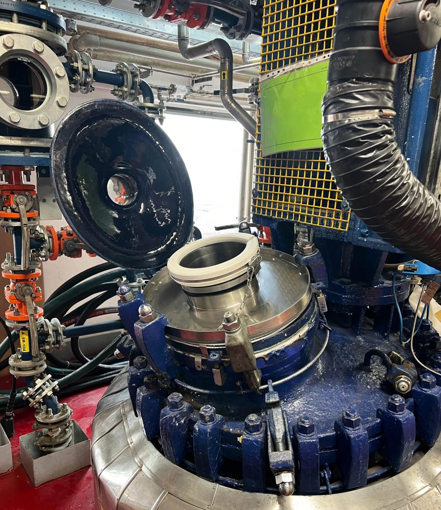 Glove Bags for Reactor Loading. - csv containment news