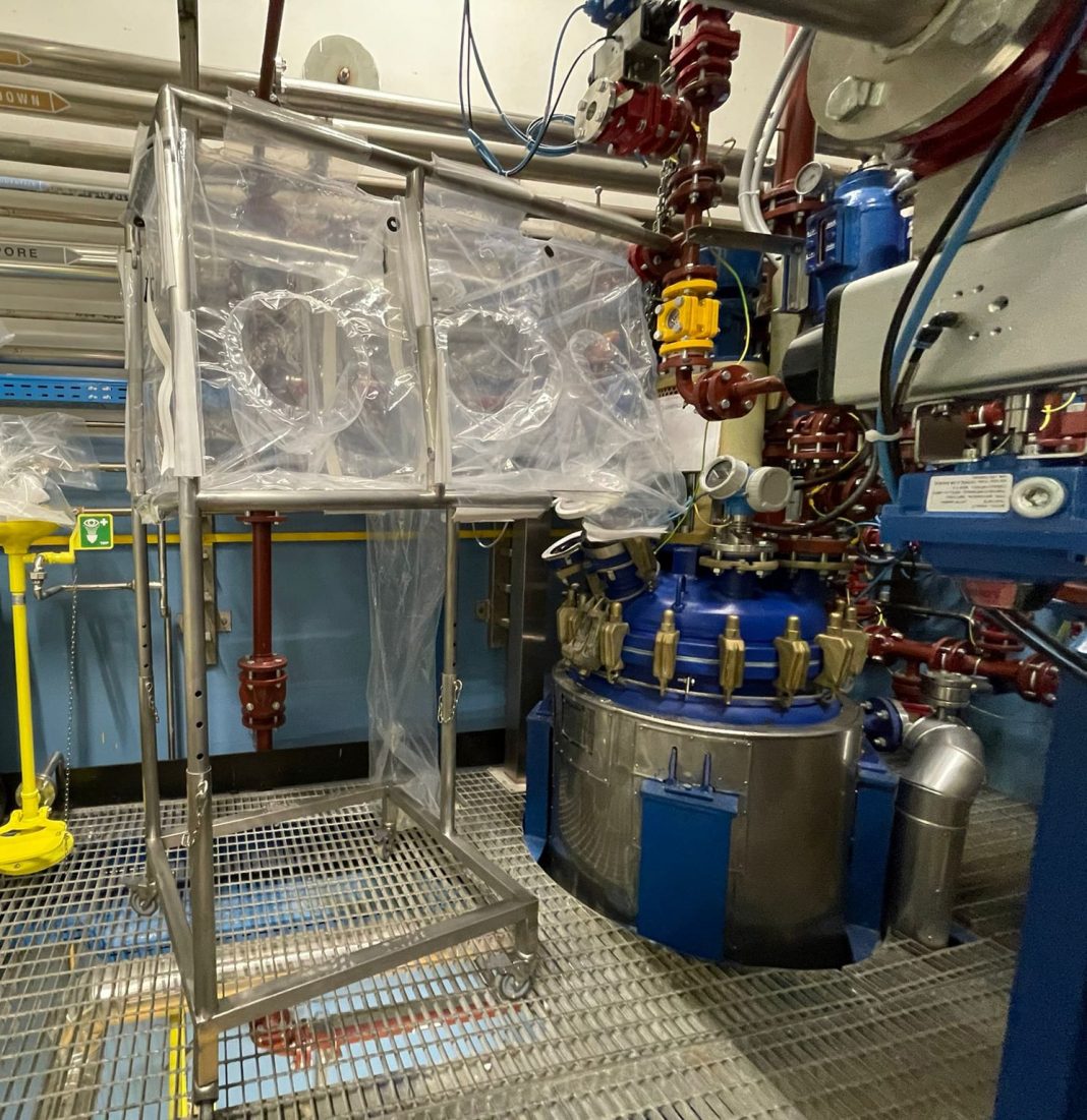 Glove Bags for Reactor Loading. - csv containment news