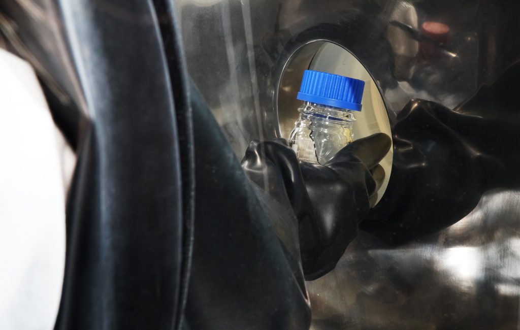 Liquid Sampling Glove box OEB5 High Potent.