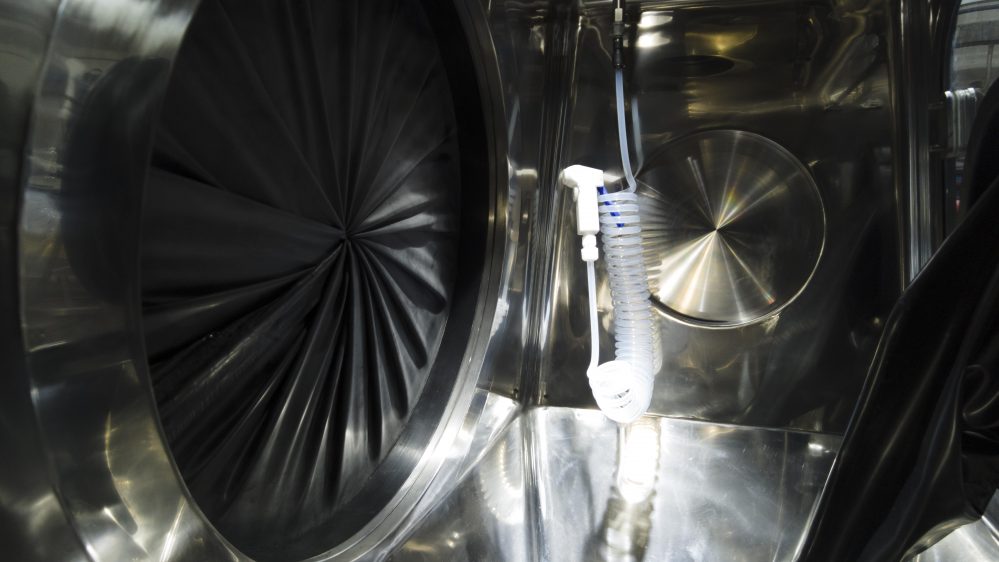 Fully automated contained Drum Handling system with Lump Breaker.