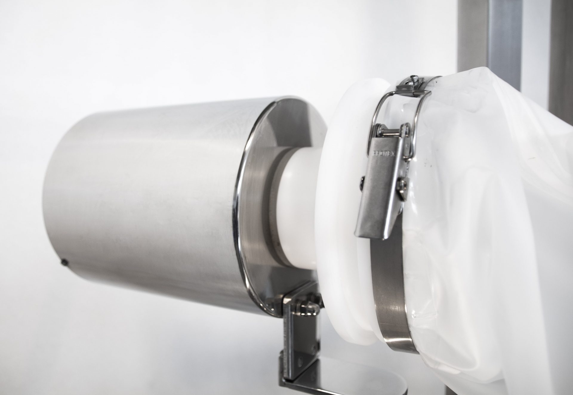 Pneumatic powder transfer from drums: a GMP dust-free solution!